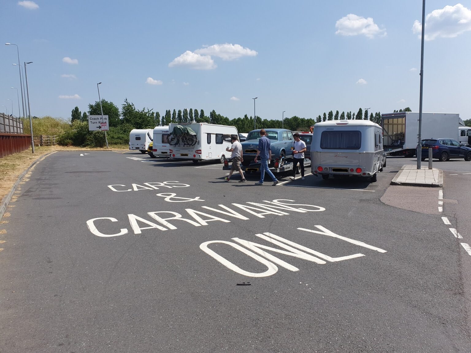 M25 Cobham Services J9-J10 – Wheeled Camping